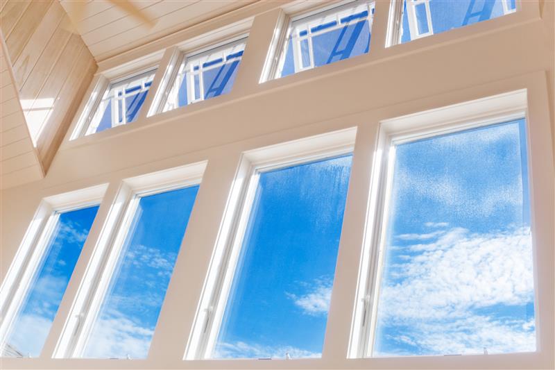 How to Achieve a Streak-Free Shine on Large Glass Surfaces – Invisible ...