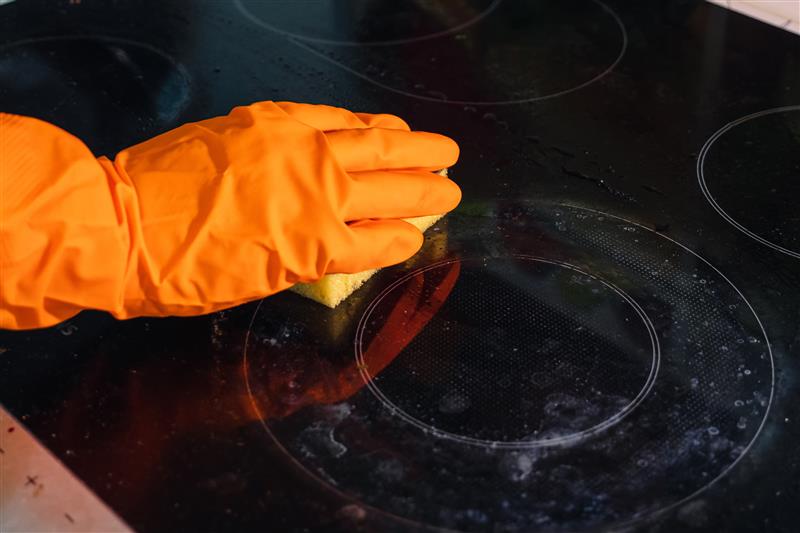 How to Clean a Glass Cooktop: Streak-Free Shine in Minutes – Invisible ...